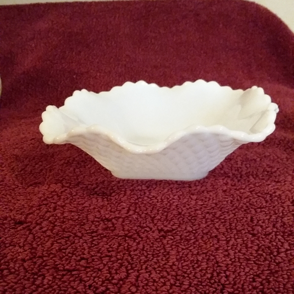 Accents | Vintage Milk Glass Ruffled Dish | Poshmark